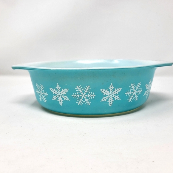 Pyrex | Kitchen | Vintage Pyrex Turquoise Snowflake Casserole Dish 5 ...